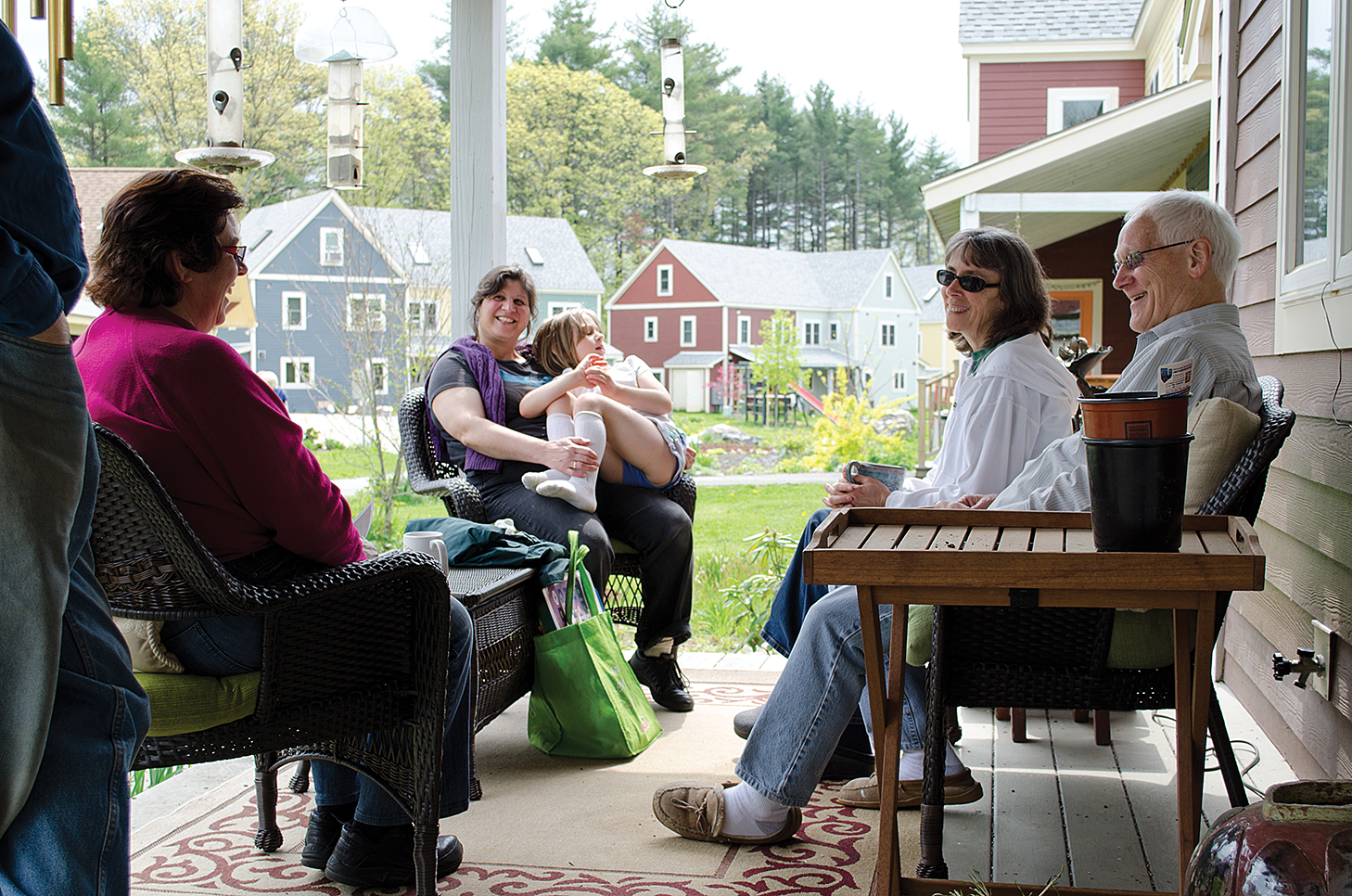 How to Join an Intentional Community – Mother Earth News